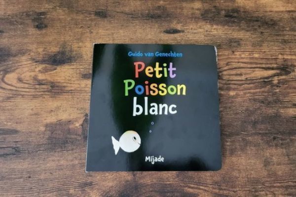 Livre pour les petits enfants : Petit poisson blanc aux éditions Mijade